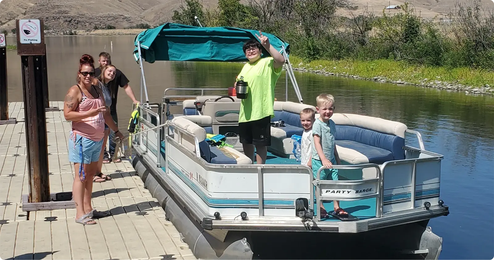 Most Popular Pontoon Boat Manufacturers